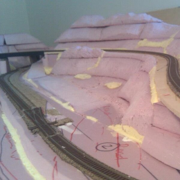 How To Make Model Train Mountain Scenery – The Model Railroad Benchwork ...
