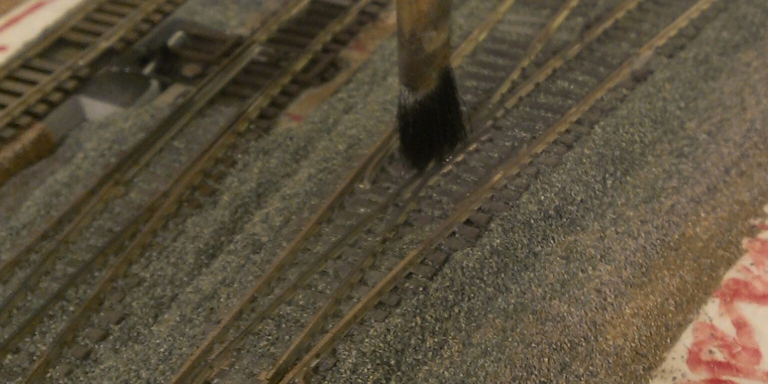 How to Realistically Ballast Your Track – The Model Railroad Benchwork ...