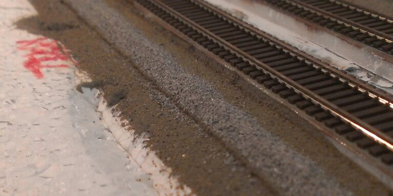 How to Realistically Ballast Your Track – The Model Railroad Benchwork ...