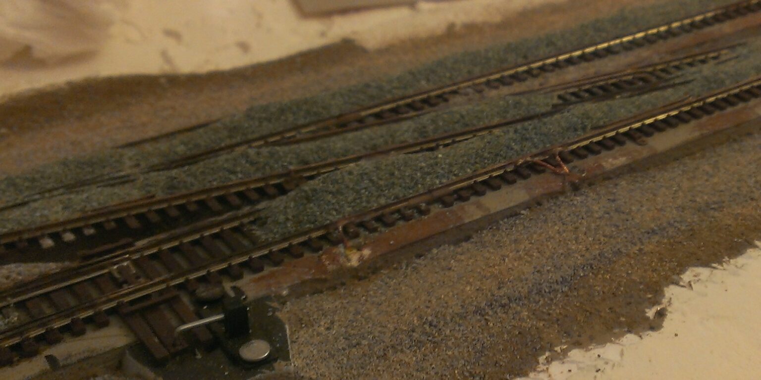 How to Realistically Ballast Your Track – The Model Railroad Benchwork ...