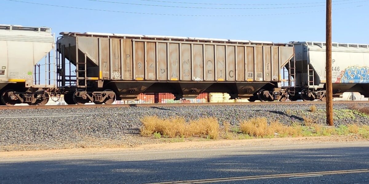 Covered Hoppers/Photo Resources – The Model Railroad Benchwork Store